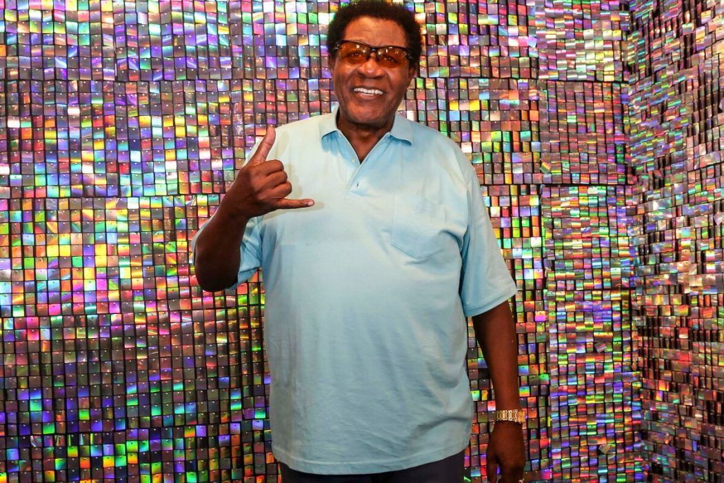 Tony Tornado se emociona com surpresa do elenco de 'Amor Perfeito'