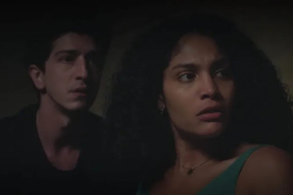 Terra e Paixão: Aline e Daniel têm momento íntimo interrompido por Caio