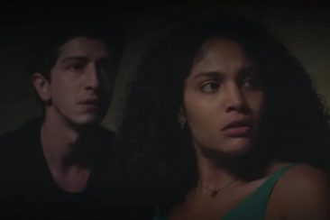 Terra e Paixão: Aline e Daniel têm momento íntimo interrompido por Caio