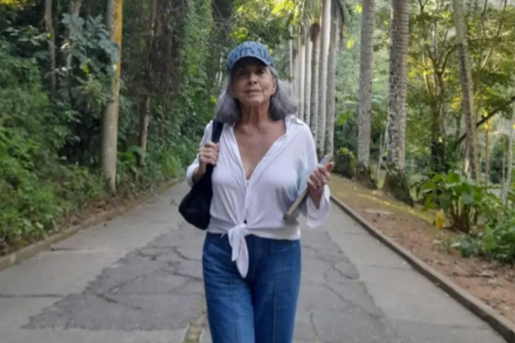 Aos 82 anos, Betty Faria encanta a web ao aparecer de maiô