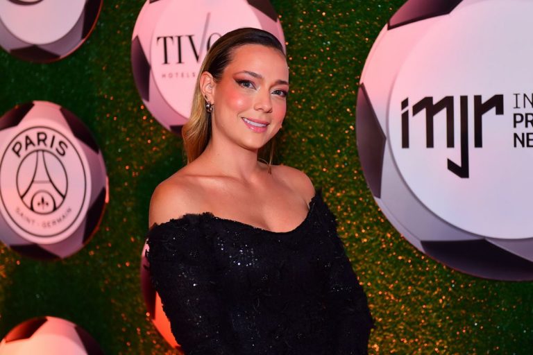 Carol Dantas, ex de Neymar, abandona entrevista após pergunta