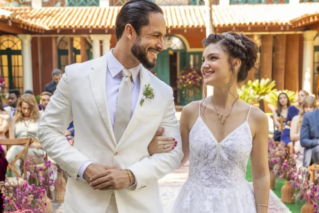 Terra e Paixão: ‘Cara de princesa’, Debora Ozório exibe vestido de Petra