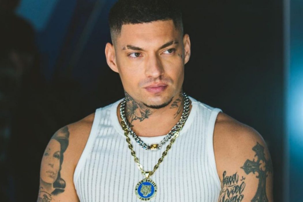 Sexo oral? Filipe Ret é flagrado em suposto momento íntimo no carro