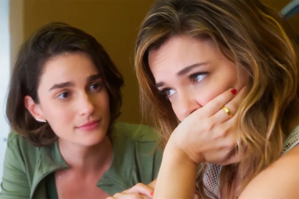 Vai na Fé: Globo confirma que beijo de Clara e Helena finalmente vai ao ar