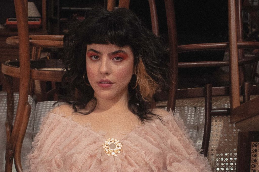 Jade Faria celebra um ano do EP “Solar” com versão deluxe - OFuxico