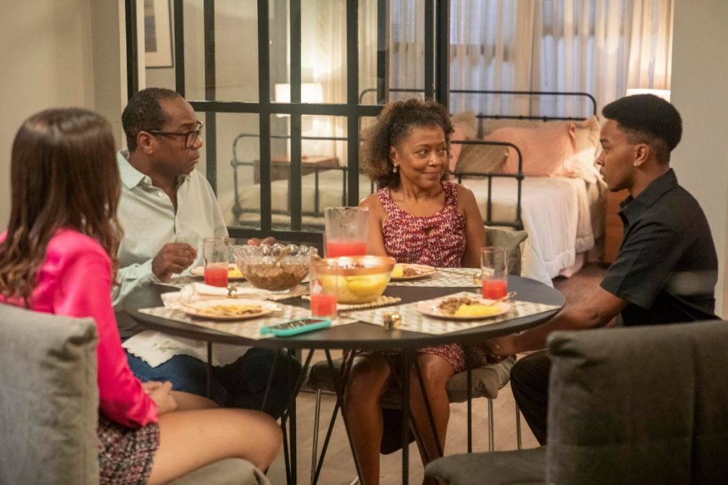 Vai na Fé: Yuri assume romance com Vini ao apresentar Guiga aos pais