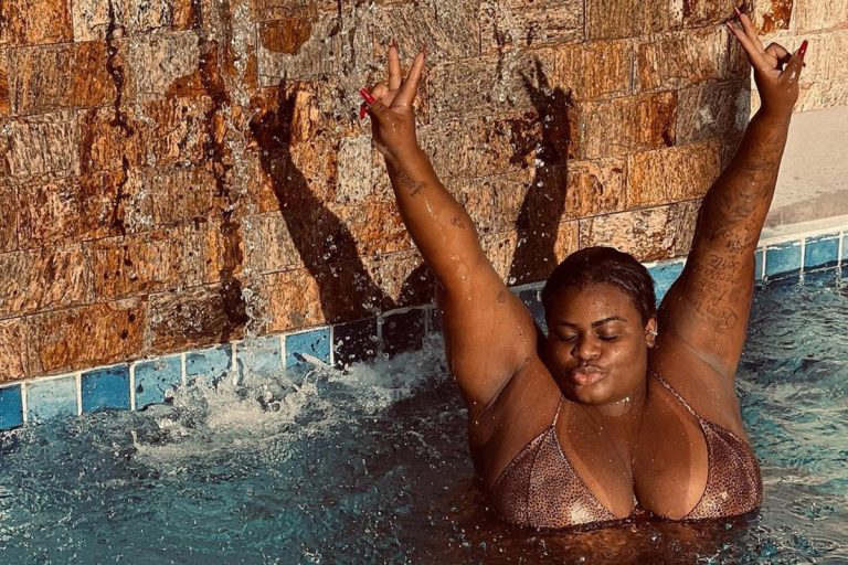 Banheiro de Jojo Todynho alaga em cruzeiro: 'É o Titanic'