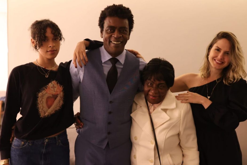 Seu Jorge recebe convidadas muito especiais em show. Saiba quem!