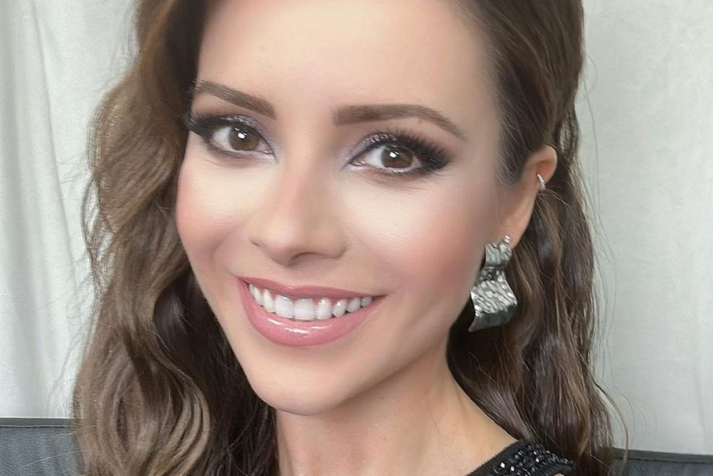 Sandy é criticada após tirar foto com fãs. Entenda!