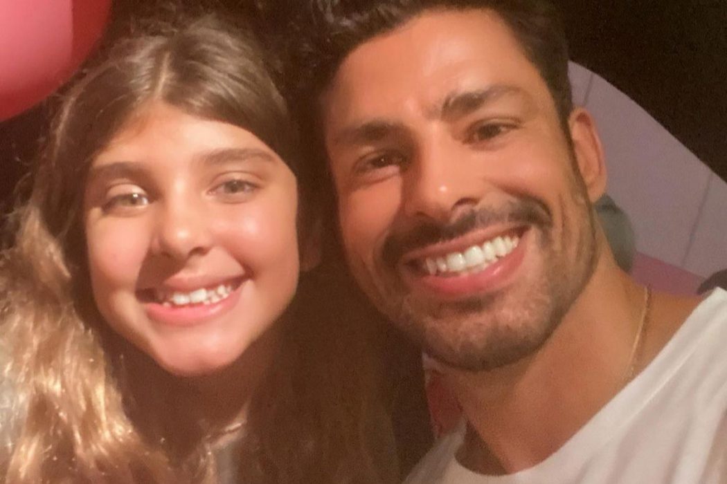 Cauã Reymond se derrete ao ver feito da filha: 'Orgulho'