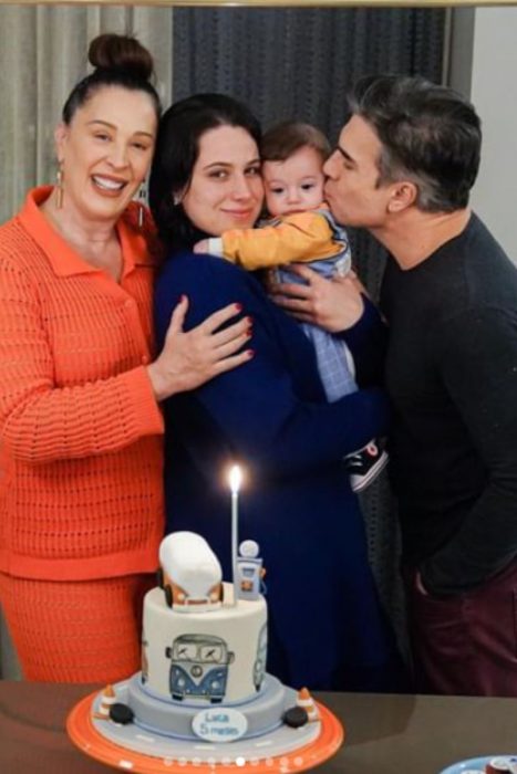 Claudia Raia explode o fofurômetro aor comemorar 5 meses de Luca