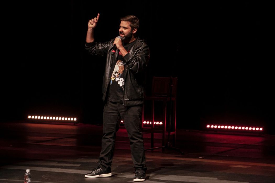 Fábio Rabin sobre o Muita Treta: “Show mais denso que já fiz na carreira’