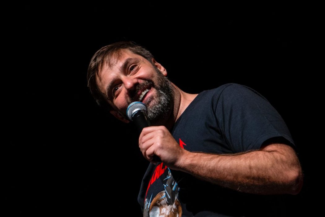 Fábio Rabin sobre o Muita Treta: “Show mais denso que já fiz na carreira’