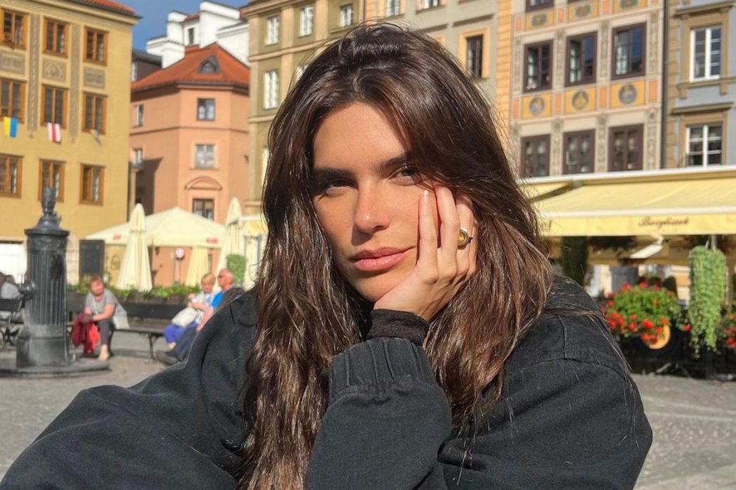 Mariana Goldfarb mostra corpão, frente e verso, de biquíni. Veja!