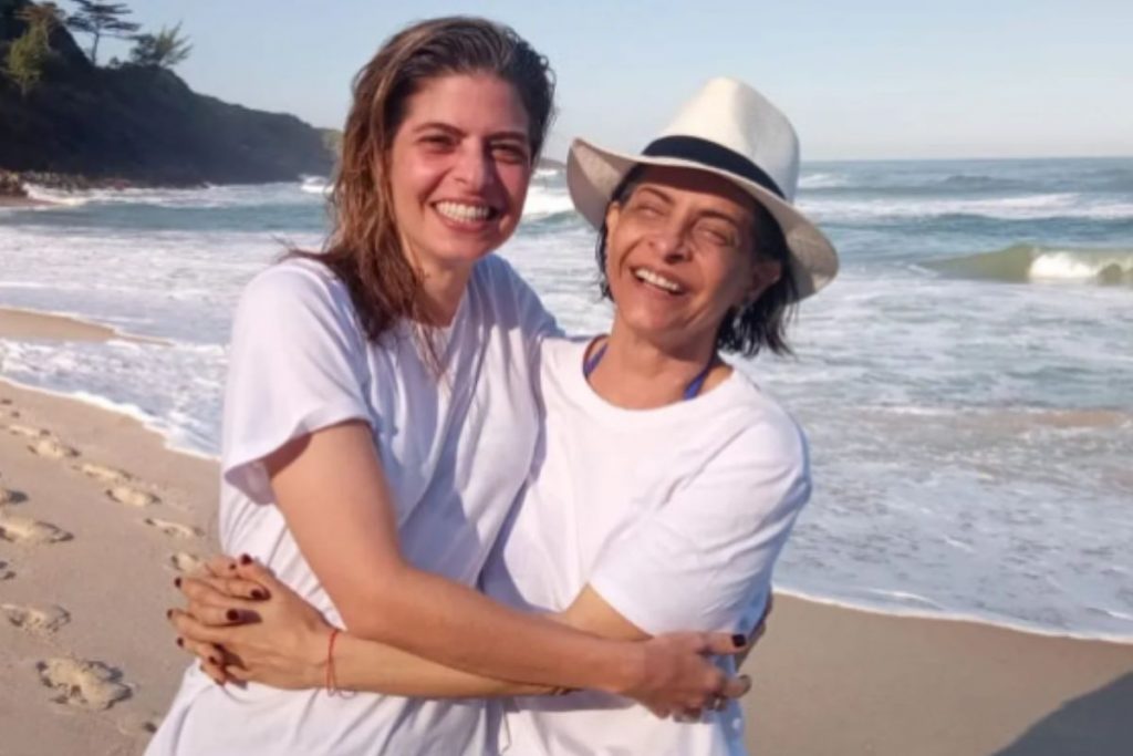 Terra e Paixão: Flor vai viver com Ademir e não quer ir pra cama com ele