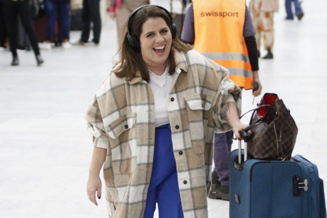 Tati Machado dá show de simpatia em aeroporto no Rio - OFuxico