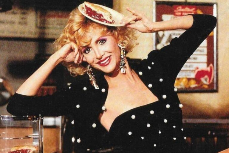 Morre atriz de voz original da Arlequina nos desenhos da DC aos 69 anos