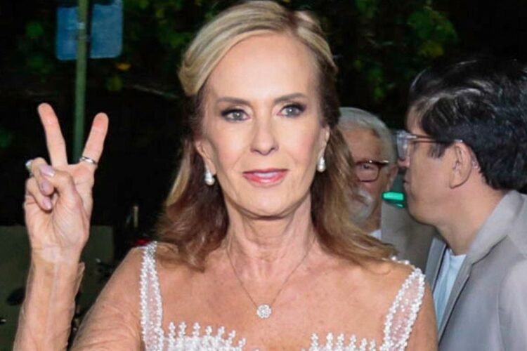 Helô Pinheiro surpreende com boa forma de biquíni aos 80 anos - OFuxico