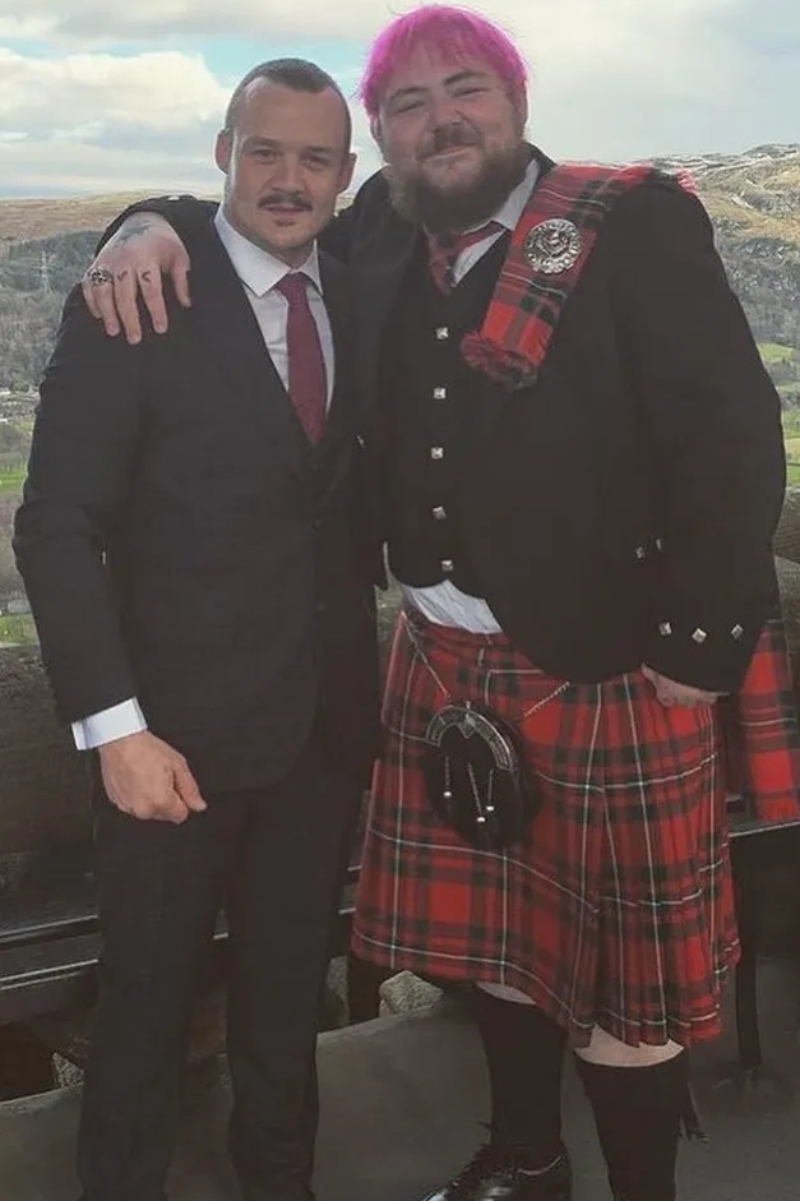 Jamie Waylettt, de 'Harry Potter', impressiona com aparência diferente