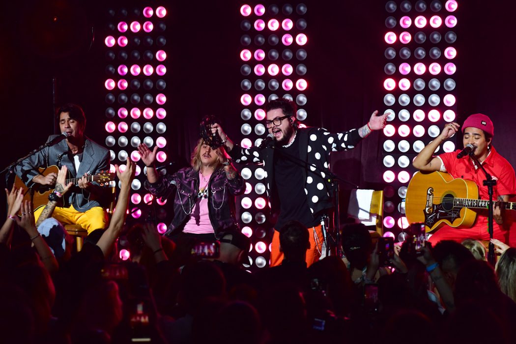 Restart faz pocket show após anunciar retorno da banda