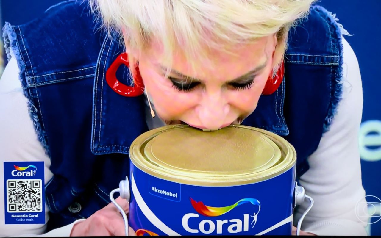 Ana Maria Braga morde rolo de tinta no 'Mais Você' - OFuxico