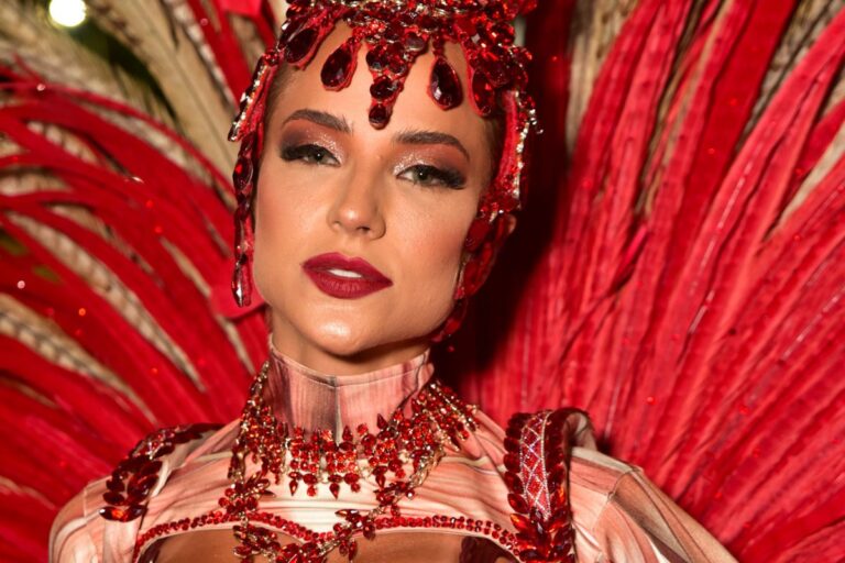 Gabi Martins chora após ficar de seios de fora e fala de haters - OFuxico