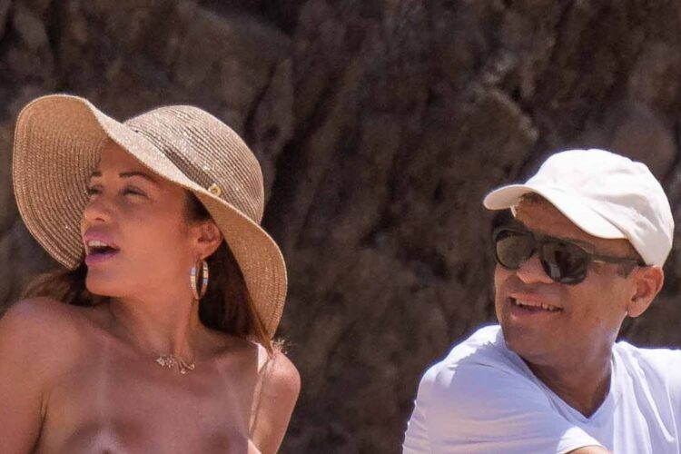 De topless, ex-BBB Maria Melilo curte Noronha com Daniel Rolim - OFuxico