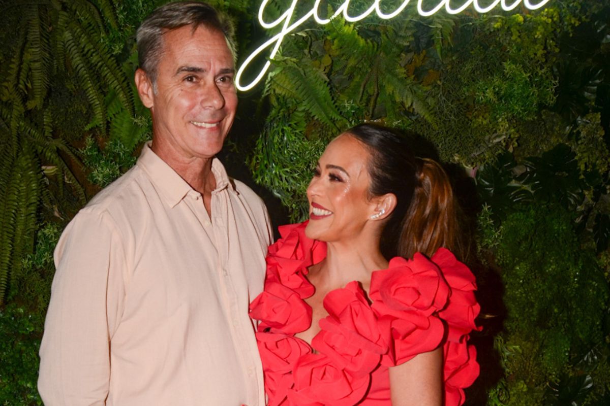 Gabriela Duarte comemora 50 anos e recebe carinho dos pais - OFuxico