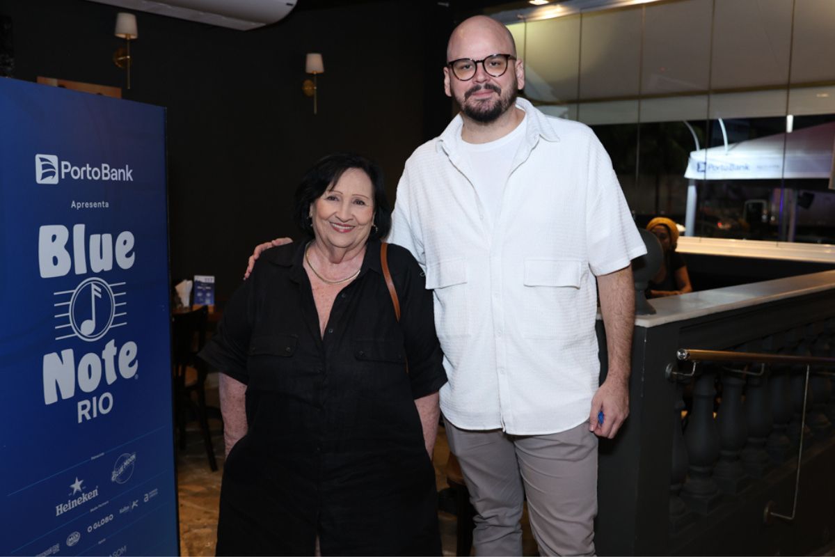 Dona Déa Lúcia assiste a show de Dani Flomin no Rio - OFuxico