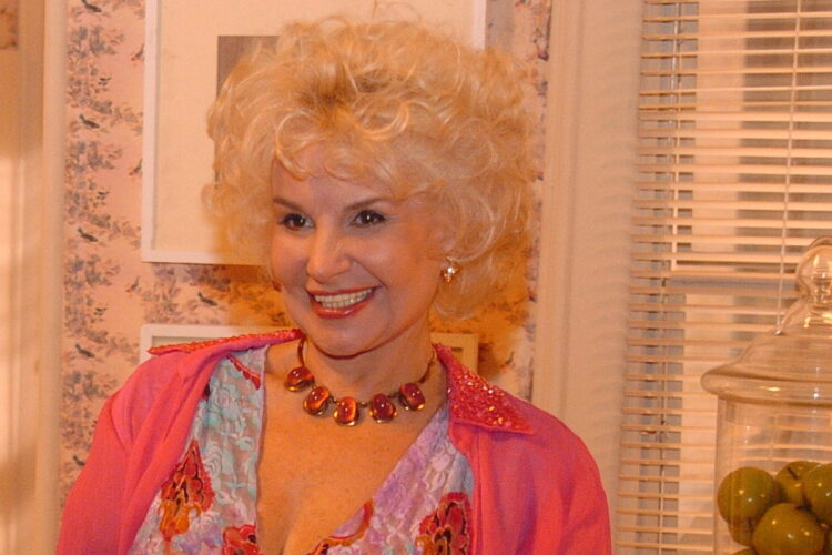 Íris Bruzzi, 89 anos, vai morar no Retiro dos Artistas - OFuxico