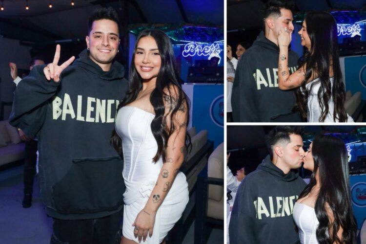 Coringa faz festão de aniversário e ganha chamego de Tainá Costa