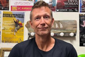 Morre Tony Knight, aos 54 anos, de forma trágica - OFuxico