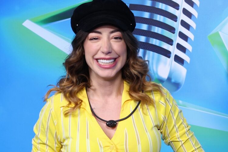 Nicole Louise é alvo de acusações após visualizações infladas - OFuxico