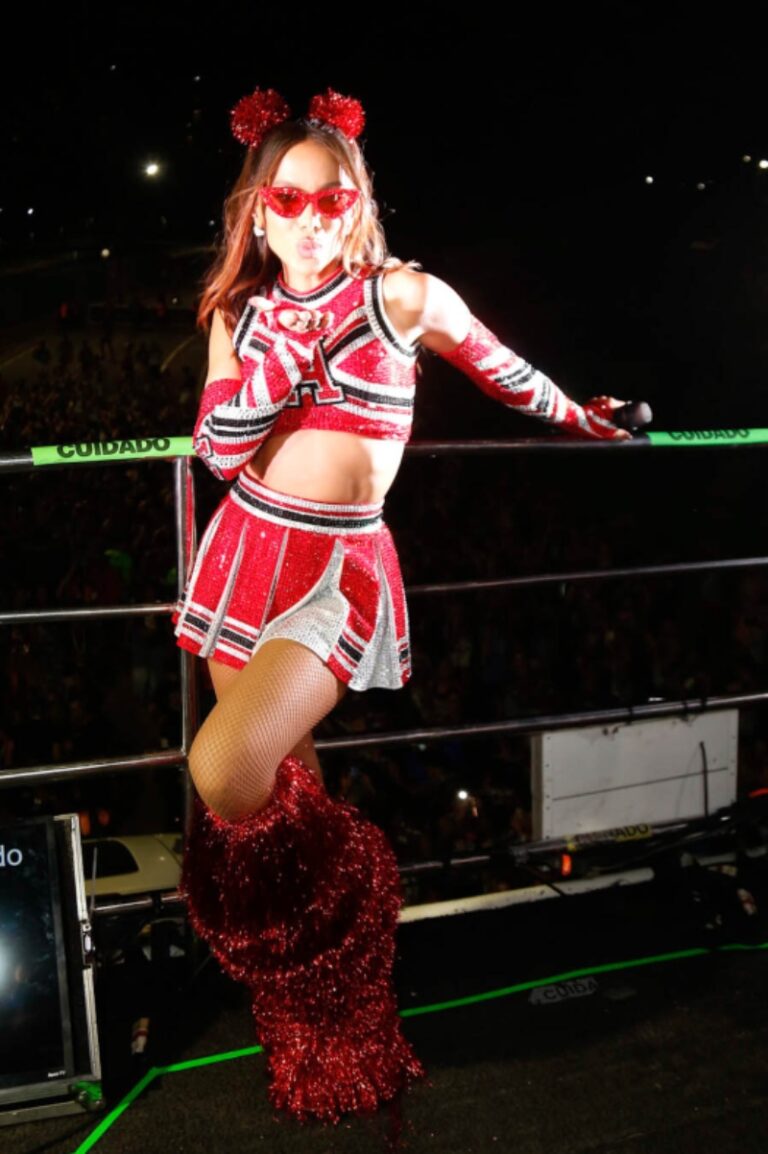 Anitta agita o Carnatal e faz show inesquecível. Fotos! - OFuxico