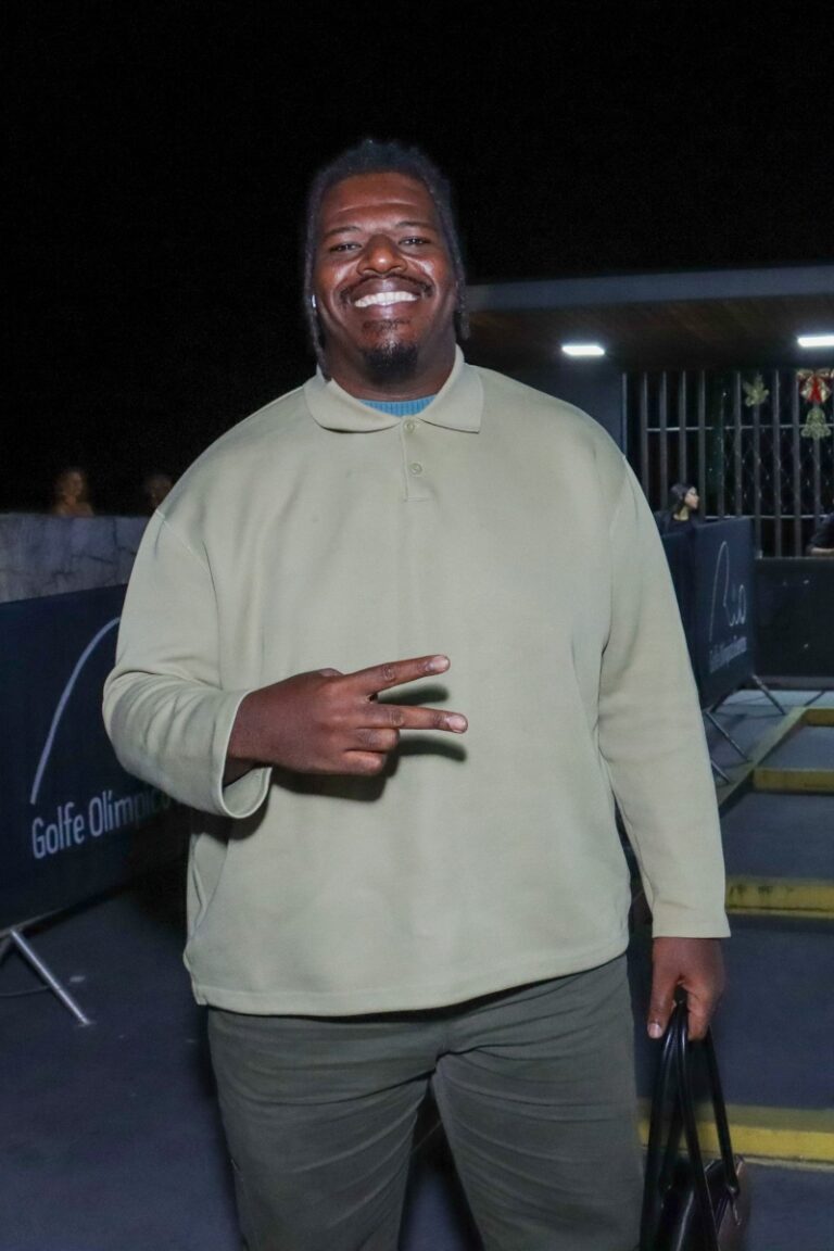 Famosos exibem looks descontraídos em festa de fim de ano da Globo ...