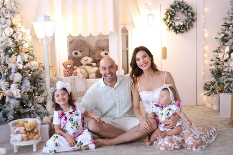 Júlia Pereira faz ensaio de Natal em família - OFuxico