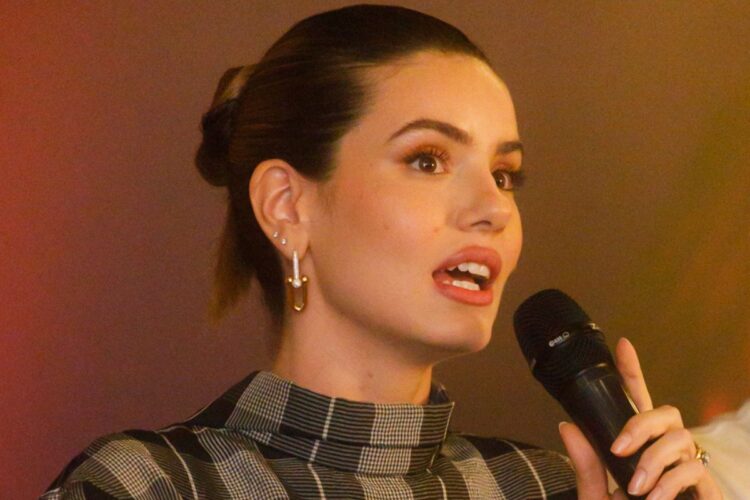 Camila Queiroz destaca atriz mirim de 'Beleza Fatal': Deu toda a base ...