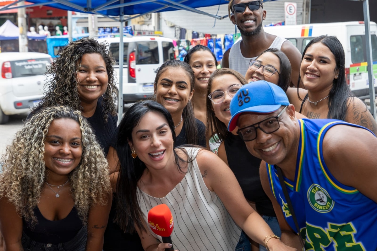 Luciana Picorelli conquista Madureira como musa do tempo. Saiba ...