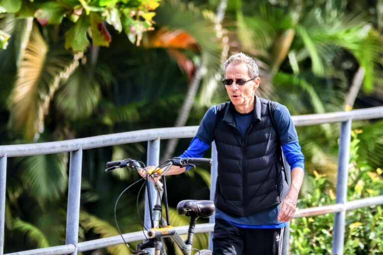 Após cirurgia, Tony Bellotto reaparece mais magro. Fotos! - OFuxico