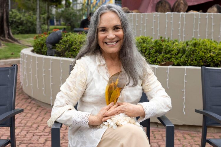 Regina Duarte celebra legado e surpreende na Calçada da Fama - OFuxico